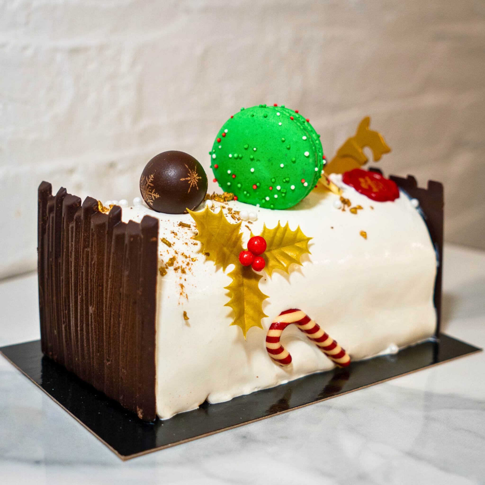 Bûche de Noël – Chocolate Mousse (Pre-Order Only) – Olivia Macaron